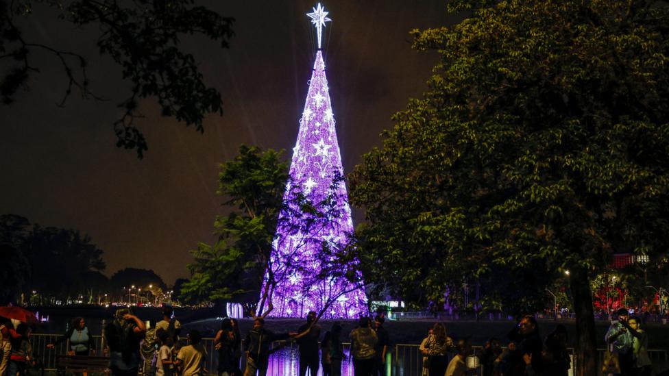 Christmas displays from around the world - BBC Newsround