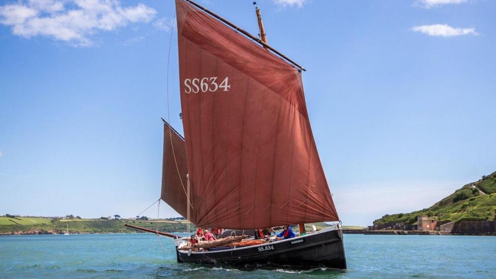 143-year-old Cornish lugger wins maritime award - BBC News