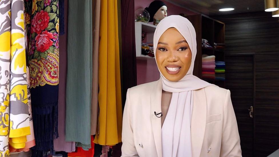 Taking off the hijab: 'My dream was to wear what I wanted' - BBC News