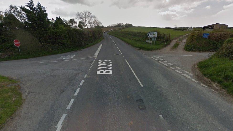 Man in 80s seriously hurt in crash near Liskeard - BBC News