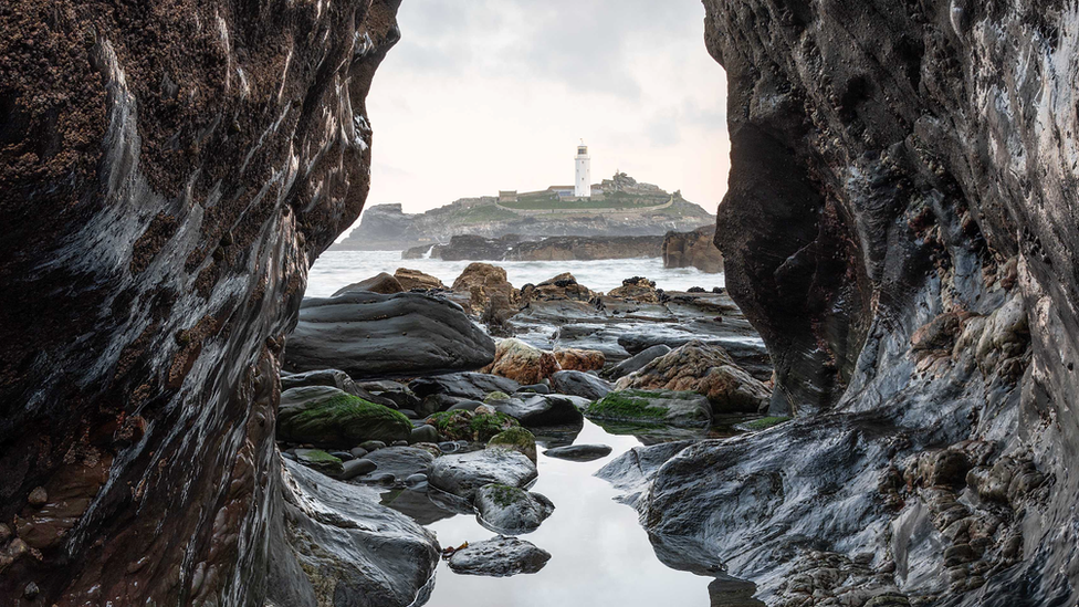 Godrevy Lighthouse photo wins South West Coast Path Competition - BBC News