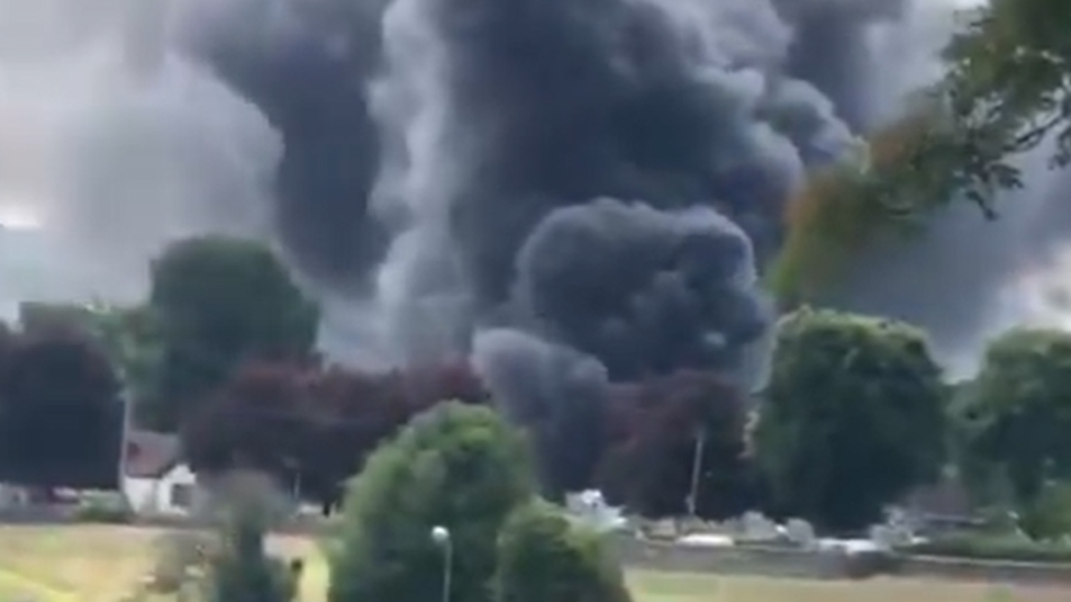 Bessbrook: Ruptured oil tank causes 'major' residential fire - BBC News