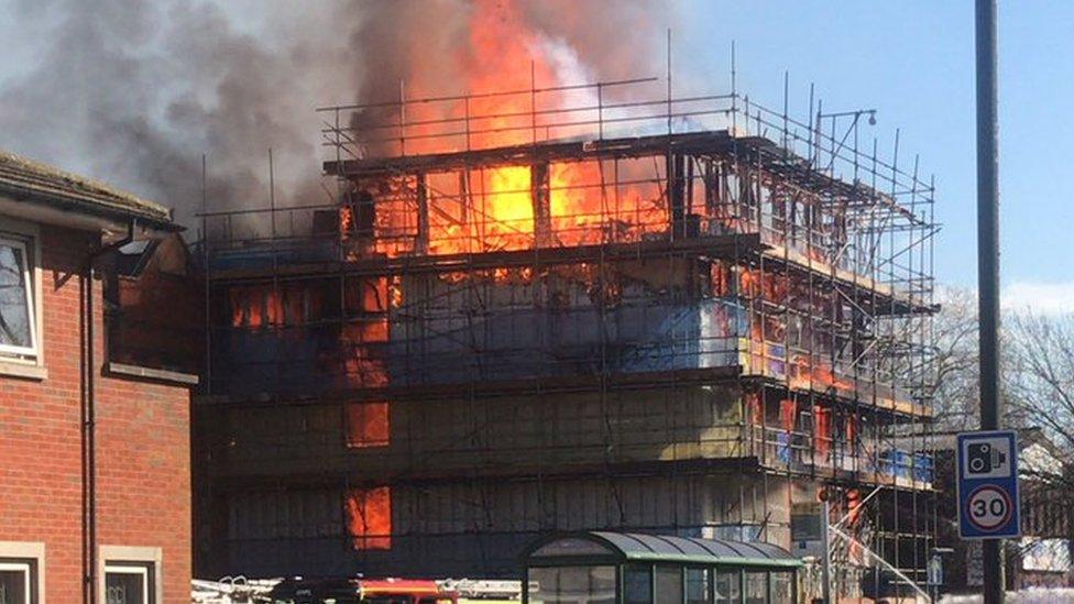 Southampton fire: Men seen on roof identified - BBC News