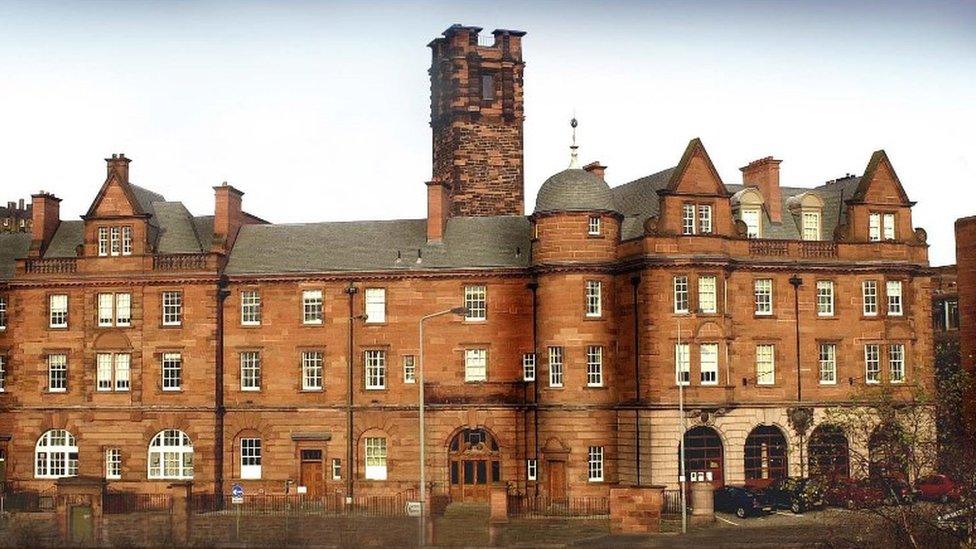 Edinburgh University to buy former fire headquarters - BBC News