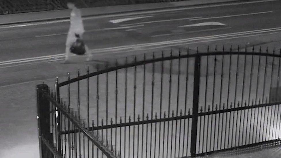 Wakefield missing appeal: CCTV released of man who left hospital - BBC News