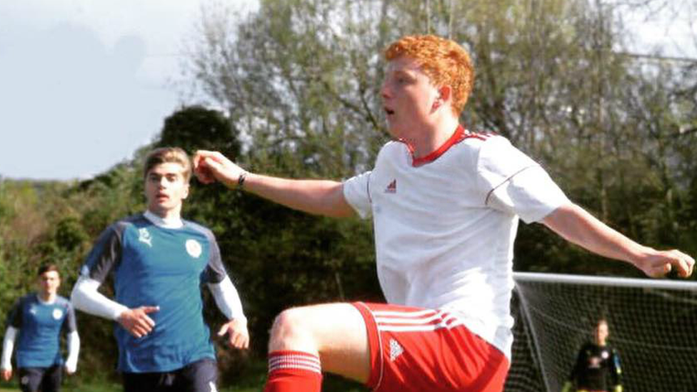 Winnersh teenager died in balcony fall at Spanish resort - BBC News