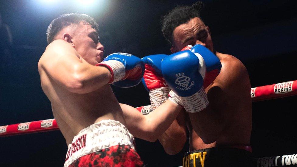 Owen Durnan: Sheffield boxer who had cancer wins debut pro fight - BBC News