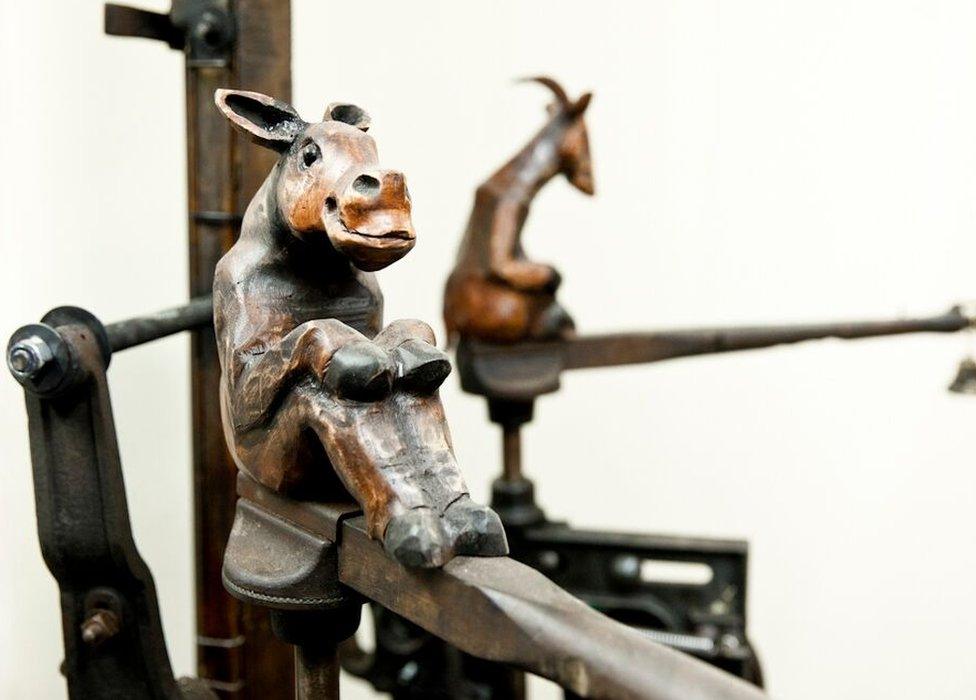 Harris Tweed loom's new life as 'kinetic sculpture' - BBC News