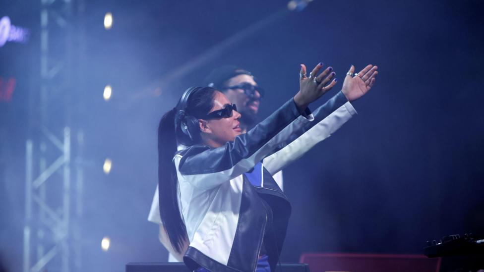 DJ Hannah Laing announces Dundee Doof dance festival - BBC News