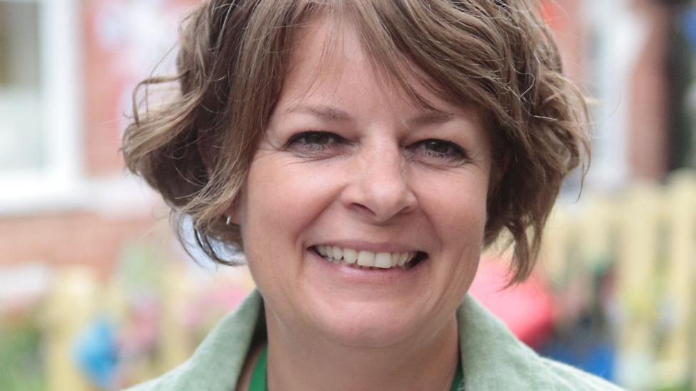 Prison education failing young offenders - Ofsted - BBC News