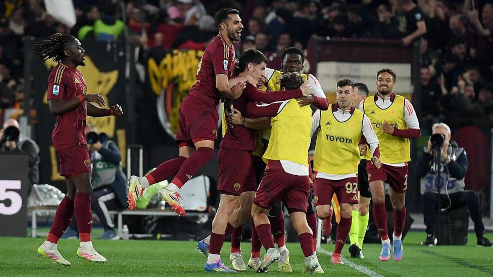 Lazio 1-1 Roma: Matias Soule stunner extends Roma's unbeaten run - BBC ...