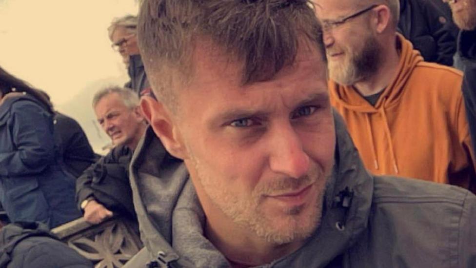 Body of missing Scots tourist recovered from Prague river - BBC News