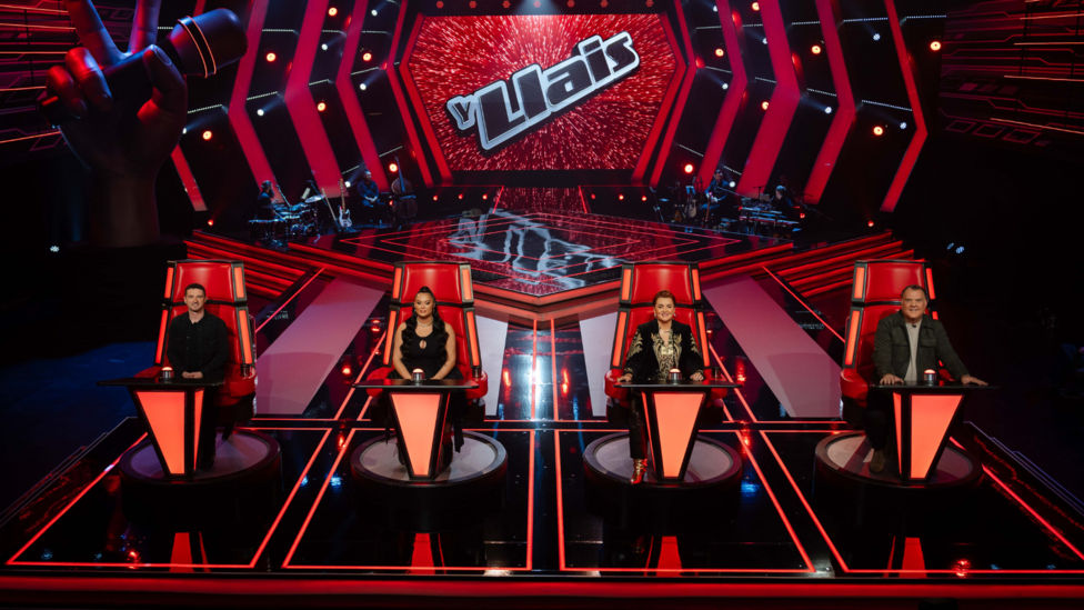 Y talent anhysbys ar Y Llais yn 'sioc enfawr' i Yws Gwynedd - BBC Cymru Fyw