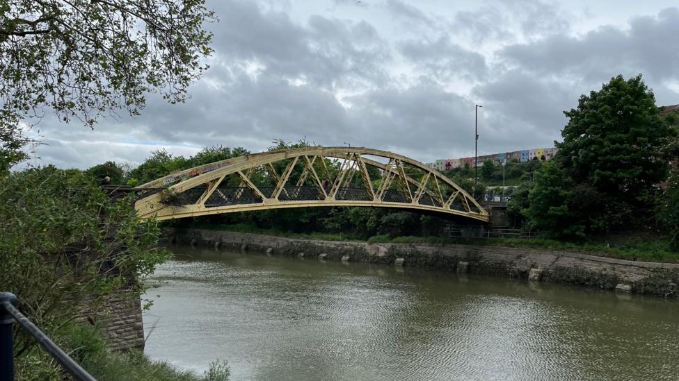 Why do Bristol's bridges take so long to repair? - BBC News