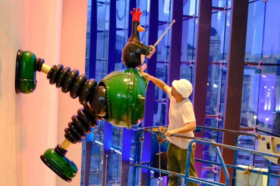 Bradford media museum: Feathers McGraw stars at relaunch - BBC News