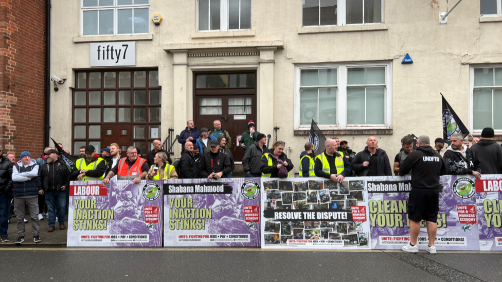 Birmingham bin strike protest outside home secretary's office - BBC News