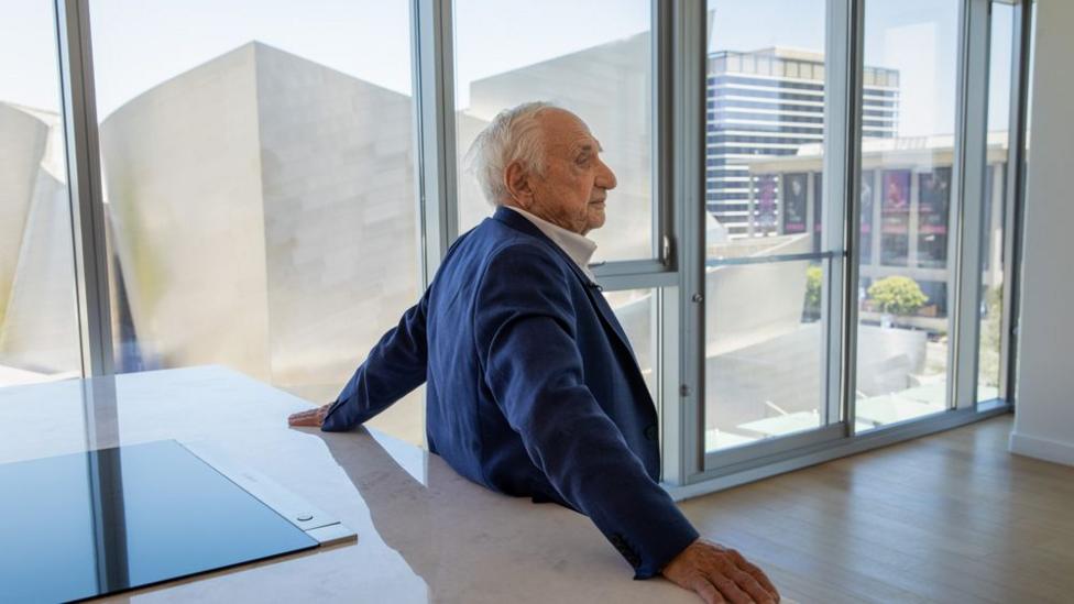 Frank Gehry's most iconic work - in pictures - BBC News