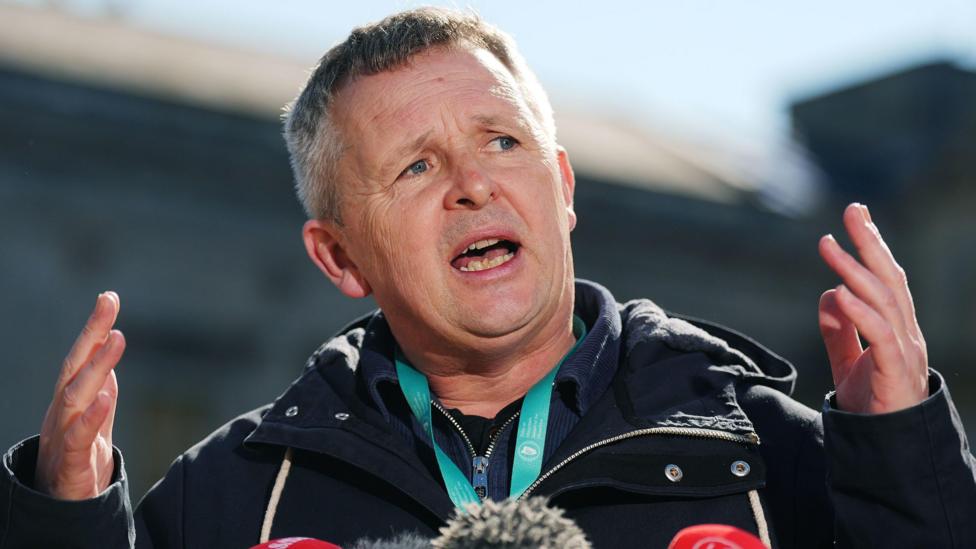 Irish TD Richard Boyd Barrett announces cancer diagnosis - BBC News