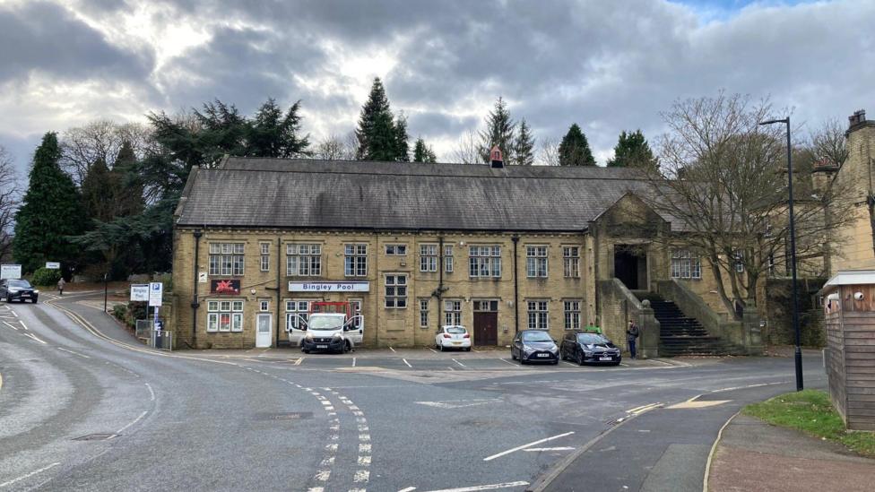 Bradford Council urged to reveal future plans for Bingley Pool - BBC News