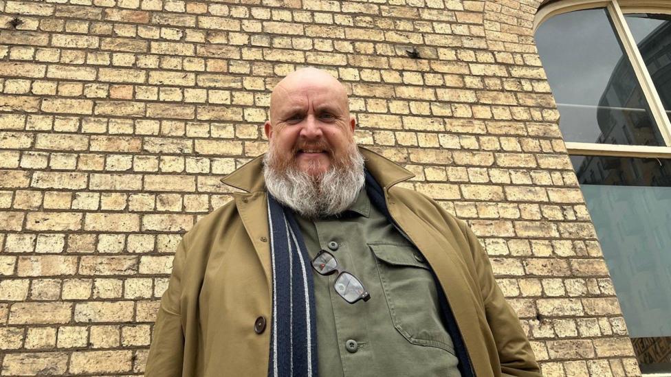 The Warren Youth Project in Hull awarded £1.9m grant - BBC News