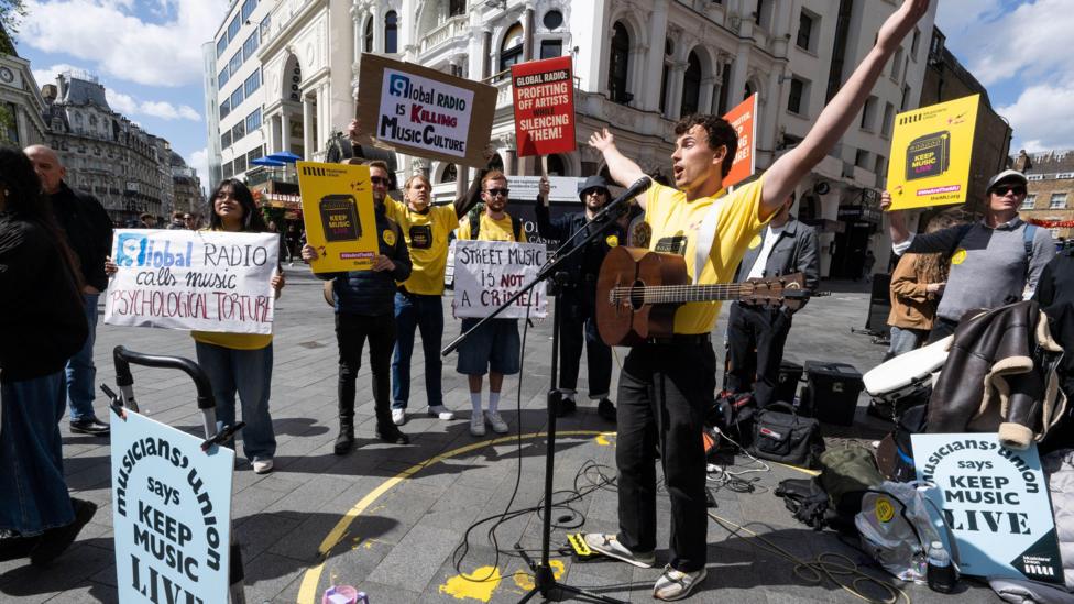 Leicester Square buskers protest at possible street music ban - BBC News