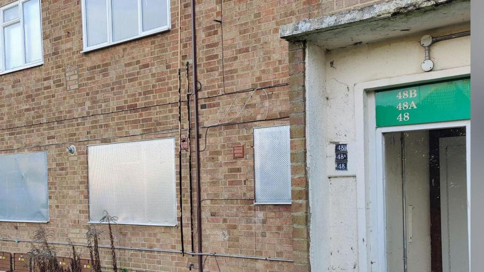 Laura Winham: Social services 'could have done more' - inquest - BBC News