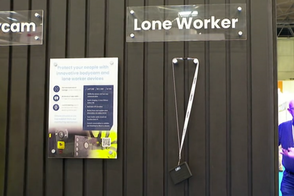 Road worker abuse in West Midlands highlighted by Stamp It Out - BBC News