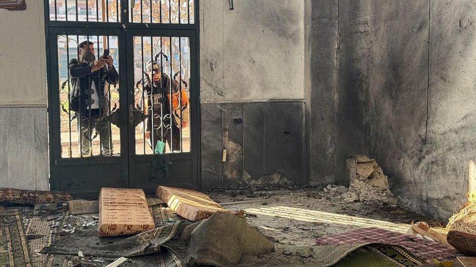 Homs: Deadly explosion during Friday prayers inside Syrian mosque - BBC ...