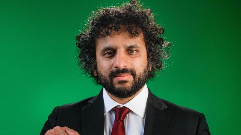 Isle of Wight: Nish Kumar wants protection for English beaches - BBC News