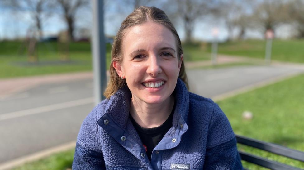 Parents delighted to see Nottingham paddling pool return - BBC News