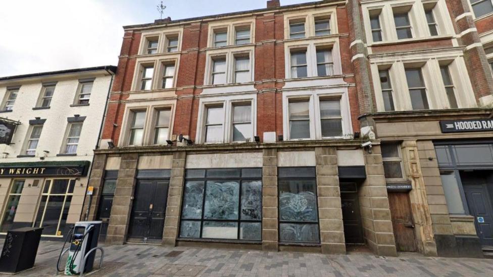 New Wolverhampton bar honours its music shop past - BBC News