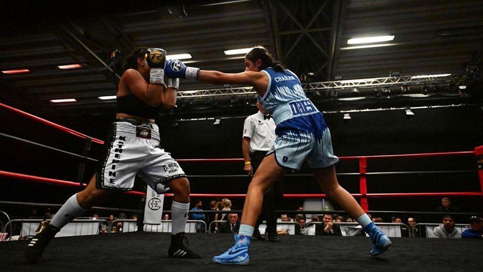 Sikh boxer Charan Kaur Dhesi wants to 'pave way for other girls' - BBC News