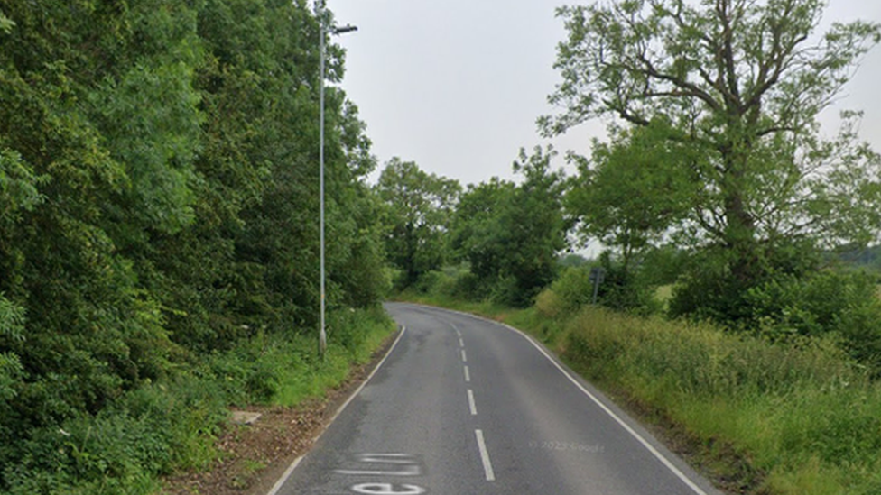 Cyclist fails to stop at scene of Swindon crash with car - BBC News