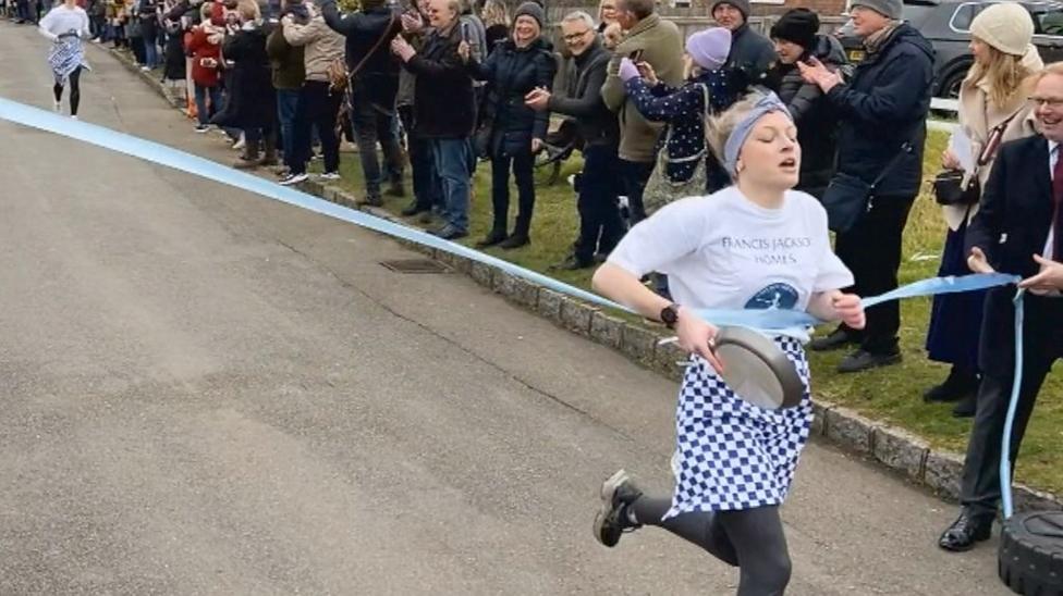 Olney pancake race: How did a 550-year-old tradition start? - BBC News