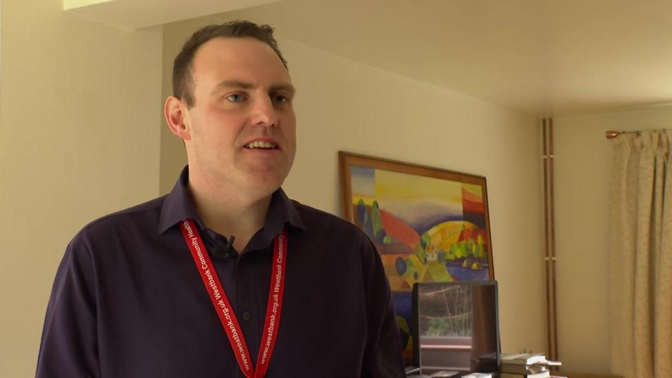 Devon service for carers celebrates 25 years - BBC News