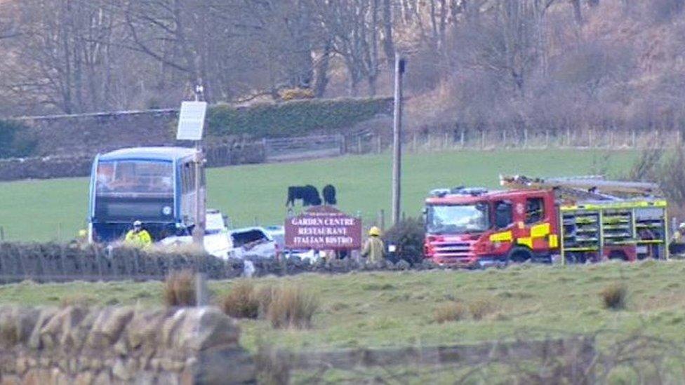 One dead and 11 hurt in bus crash near Ardrossan - BBC News