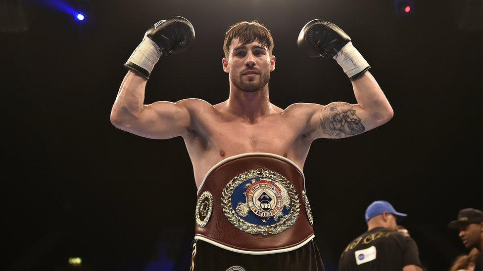 Jailed boxer Jamie Cox cleared of assault and freed from prison - BBC News