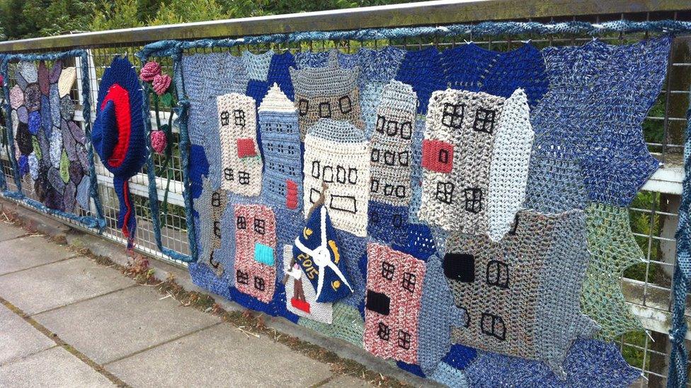 In pictures: Borders Yarn Bombers - BBC News