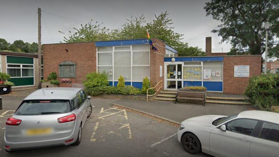 Roof concerns close city library for 'short period' - BBC News