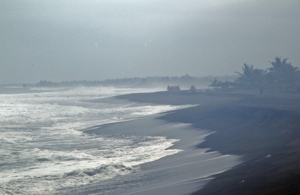 Hurricane Patricia: Mexico awaits 'strongest ever' storm - BBC News