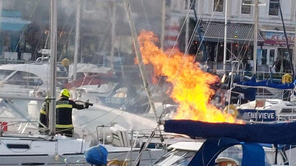 Man suffers burns in Torquay speed boat fire - BBC News