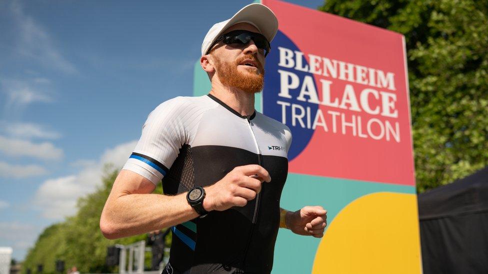 In pictures: Blenheim Palace Triathlon - BBC News