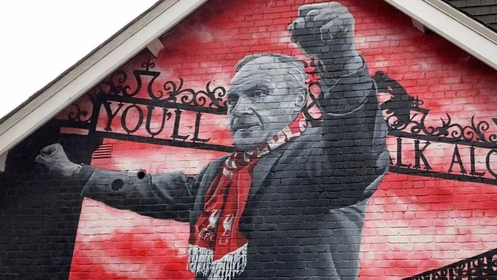 Bill Shankly: 'Godfather' of Liverpool celebrated in mural - BBC News