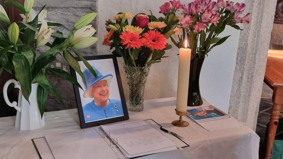 Truro Cathedral holds service of thanksgiving - BBC News