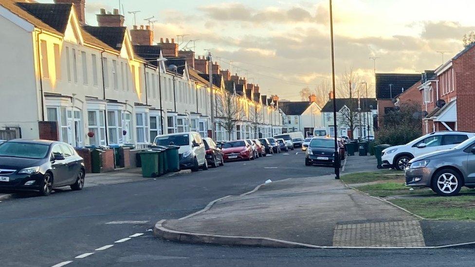 Coventry bin worker dies while on duty - BBC News