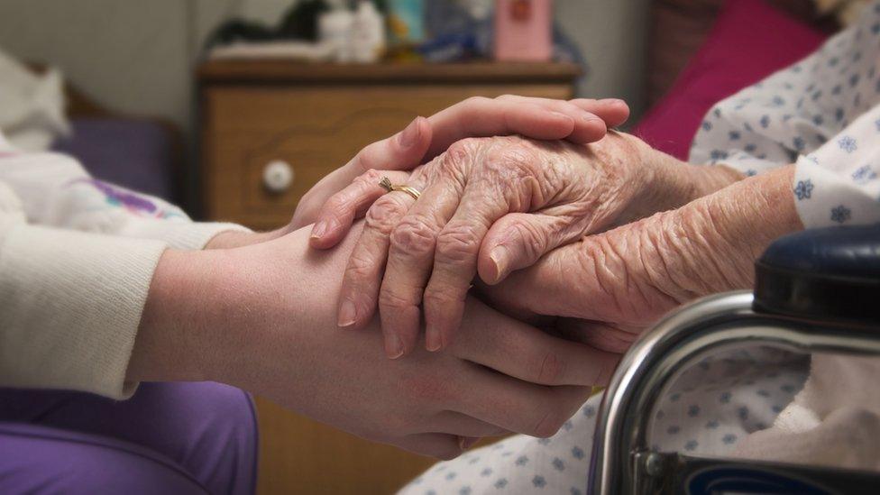 £400m welfare benefit could be devolved to Wales - BBC News