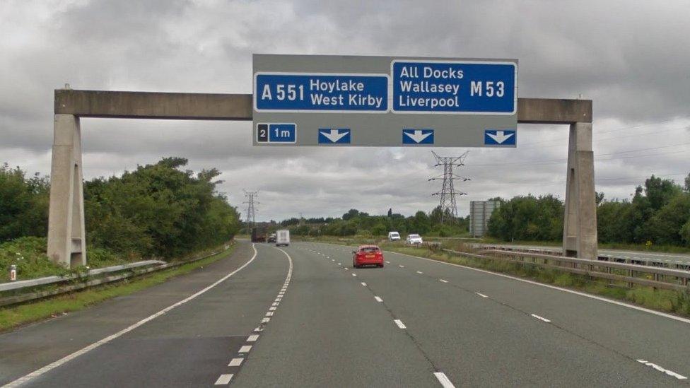 Body found on M53 motorway reservation - BBC News