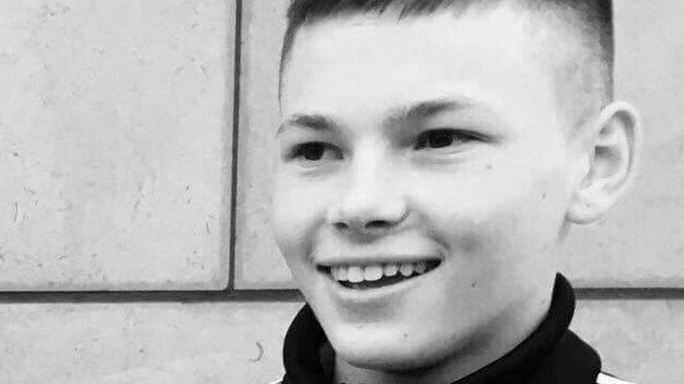 Jack Gudge death: Family appeal for calm - BBC News