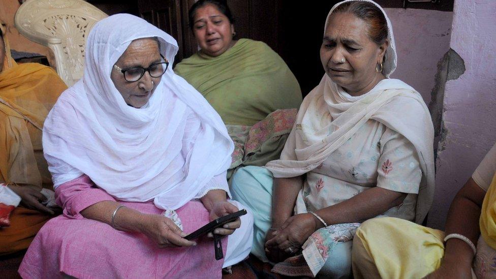 Pakistan prison death: India family demands return of body - BBC News
