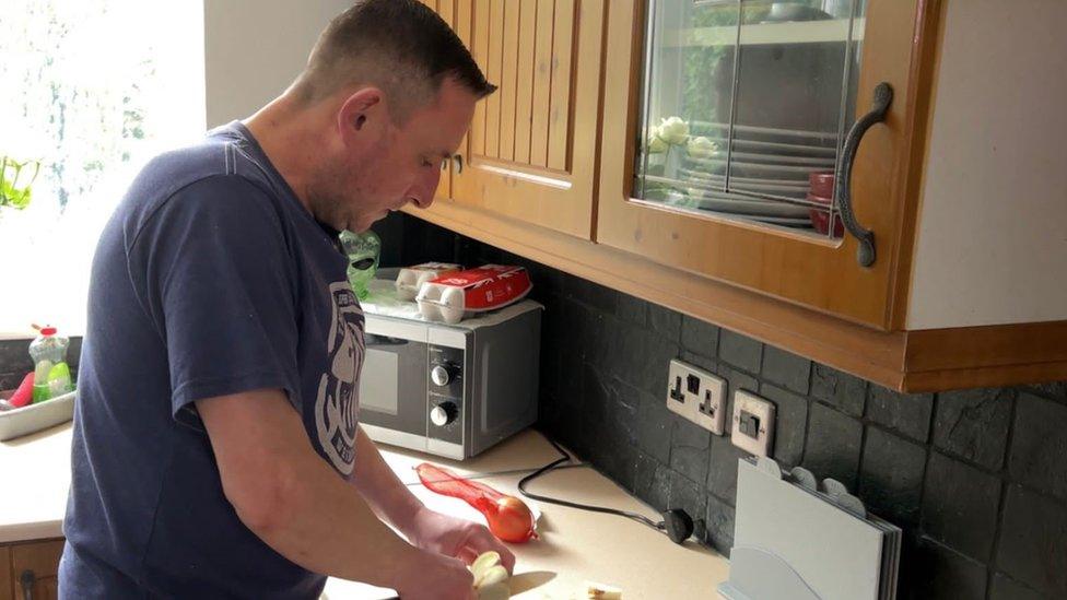 Cost of living: Skint Cook's kitchen tips prove social media hit - BBC News